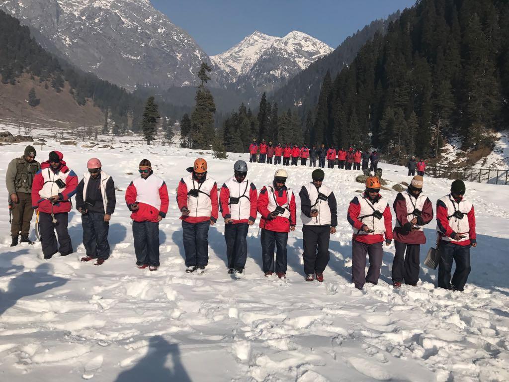 J&K SDRF teams train in Avalanche Preparedness, at JIM Pahalgam - Voice ...