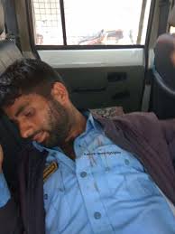 Traffic cop left bleeding on roadside after ‘ruthlessly’ beaten by army ...