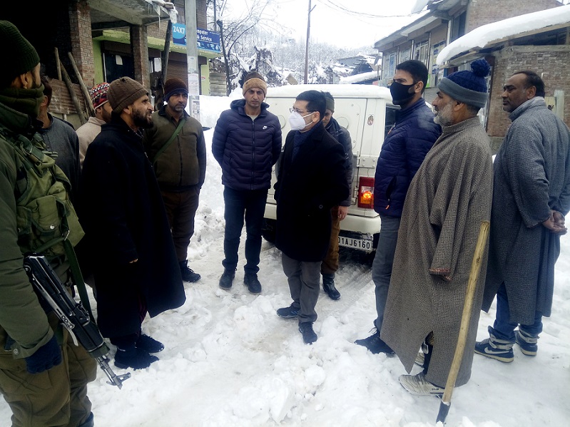 DC Budgam takes stock of Snow clearance in Chadoora areas - Voice of Valley